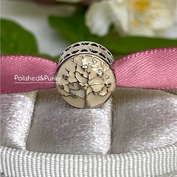 Pandora | Jewelry | 4kt Gold And 925 Pandora Family Tree Of Hearts ...